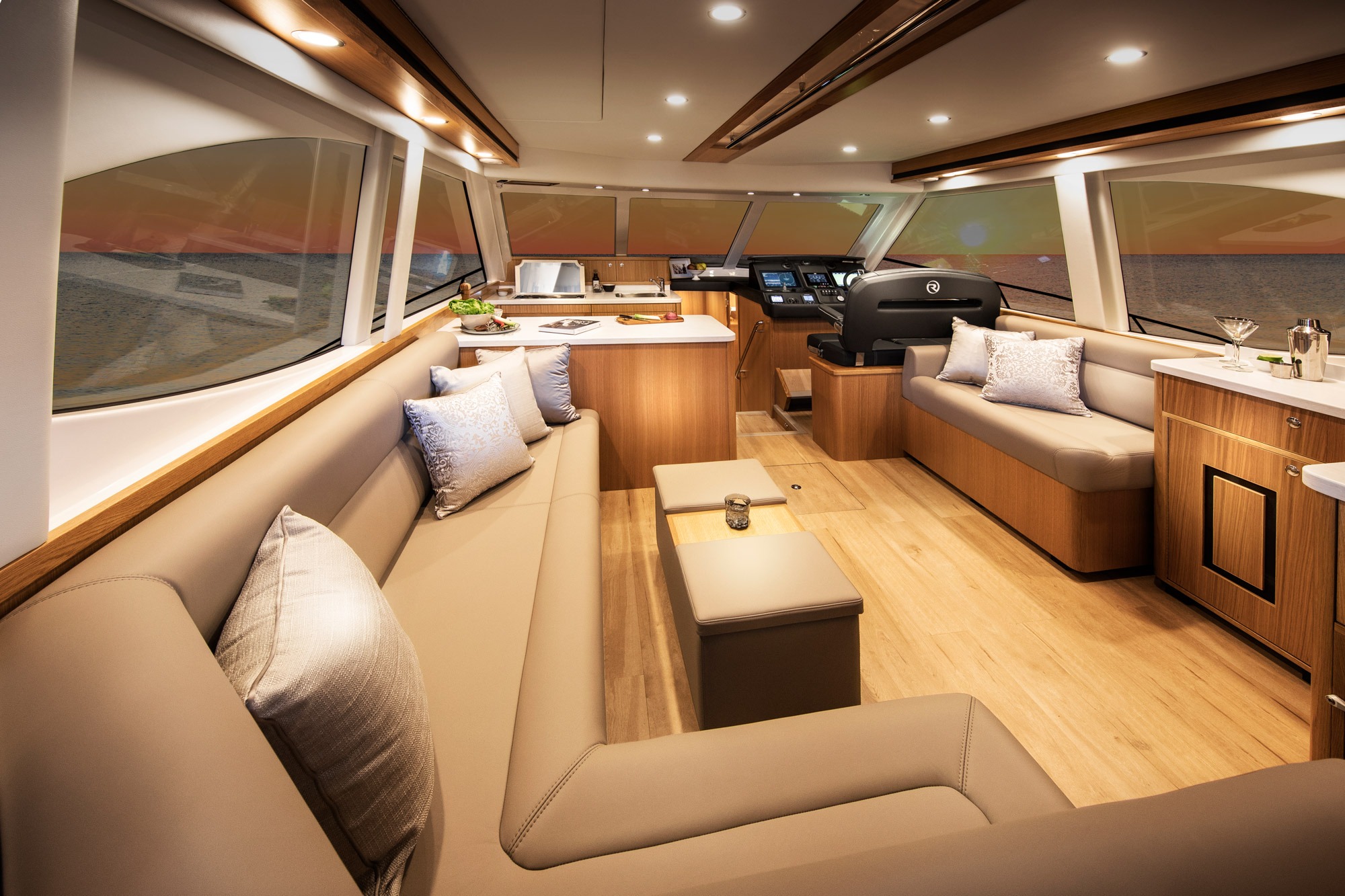 Riviera-45-Open-Flybridge-Saloon-02 – Experience