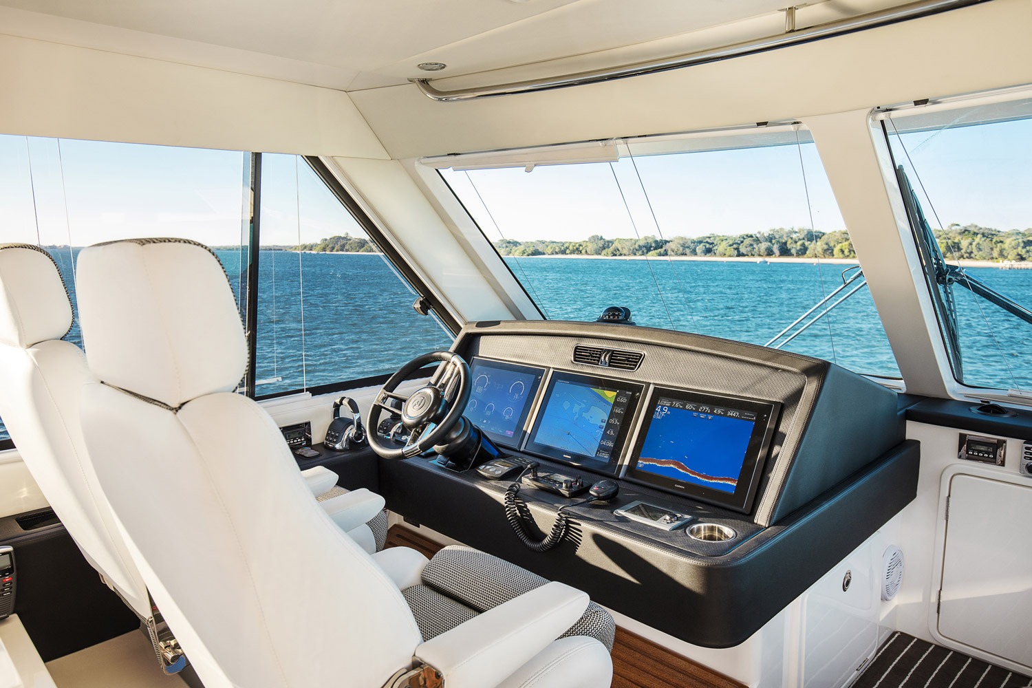 Riviera-52-Enclosed-Flybridge-Helm-01 – Experience