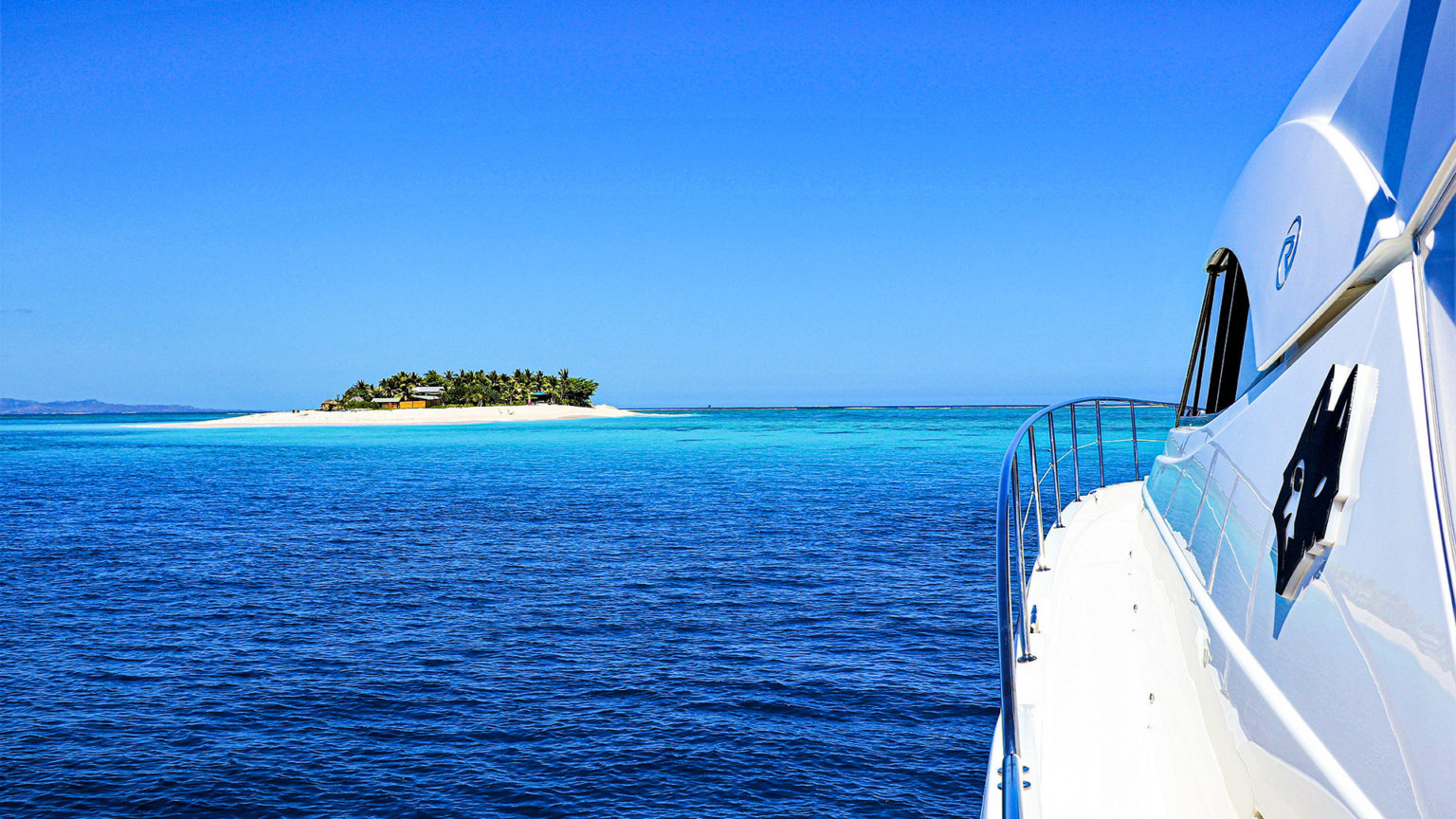 Crystal waters, beautiful people and kava – Experience