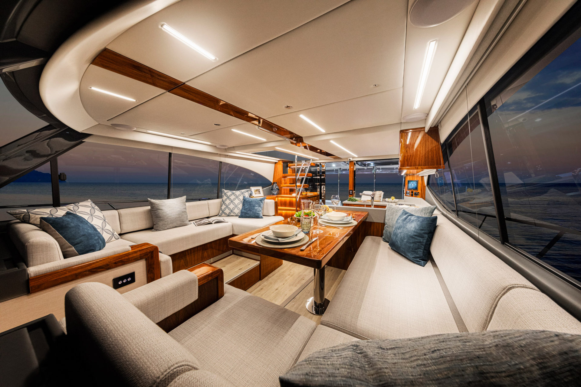 Riviera 50 Sports Motor Yacht – World Premiere – Experience