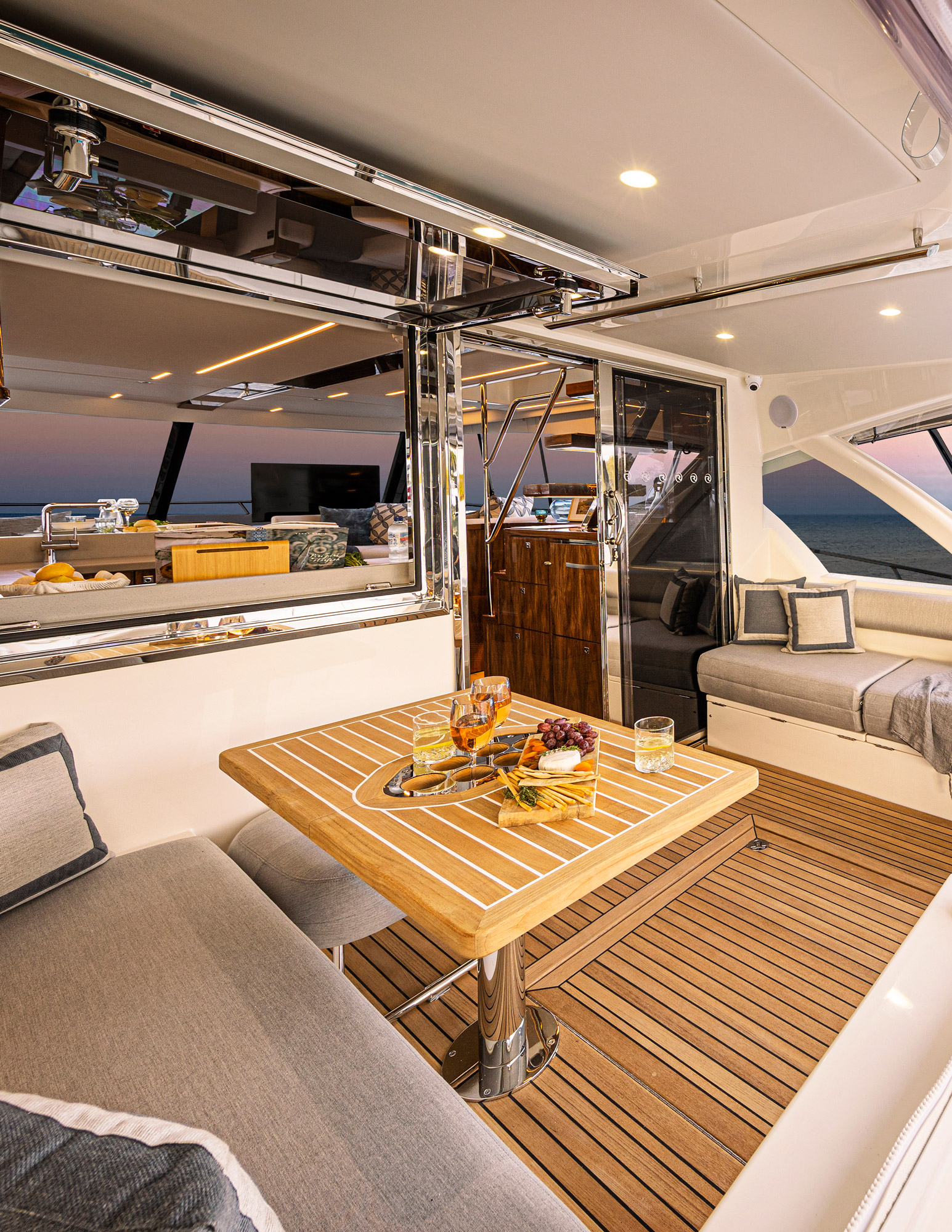 Riviera 50 Sports Motor Yacht – World Premiere – Experience